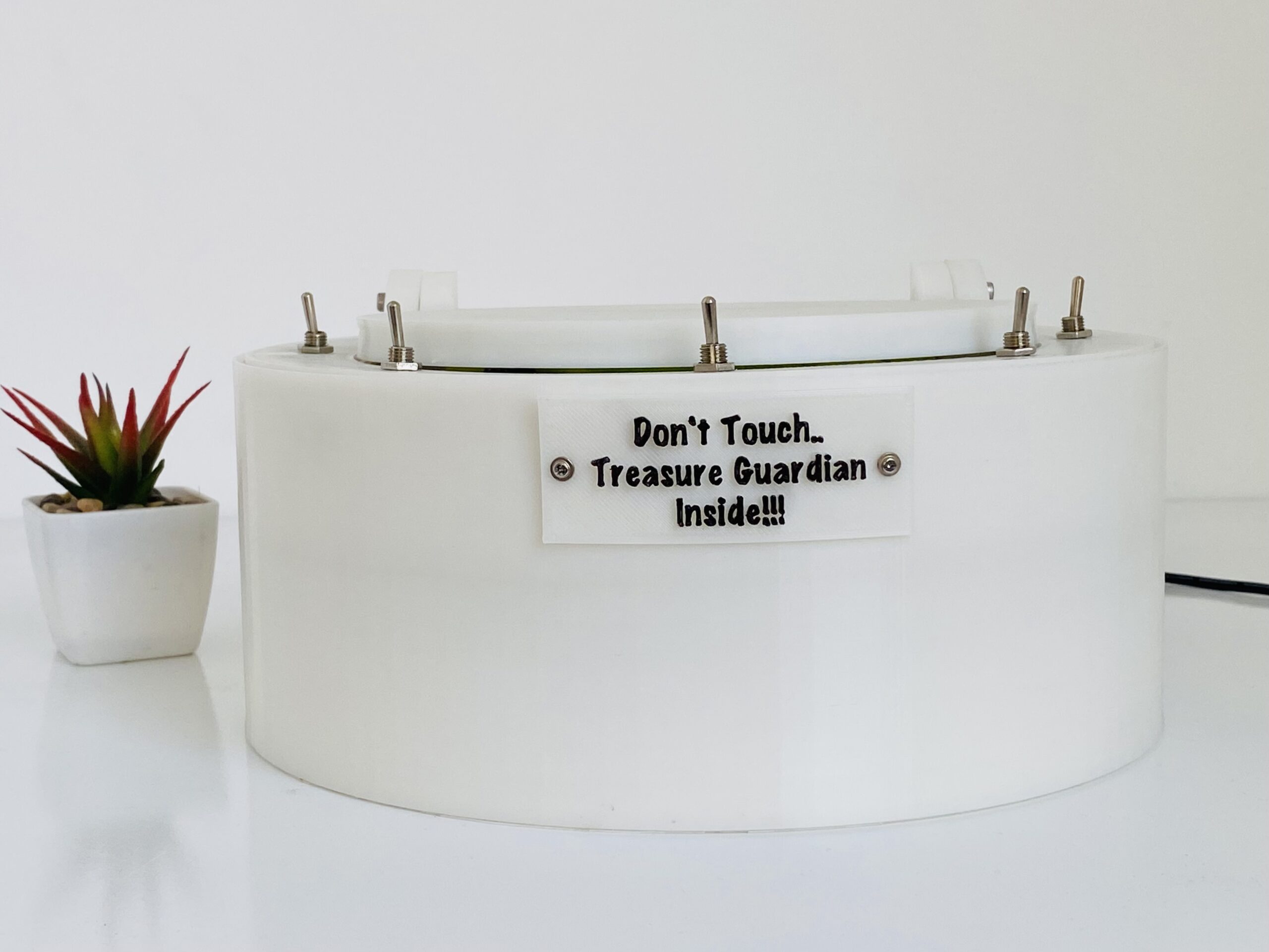 DON'T TOUCH!!! OCTOPUS TREASURE GUARDIAN INSIDE!!! : ROBOTSZU