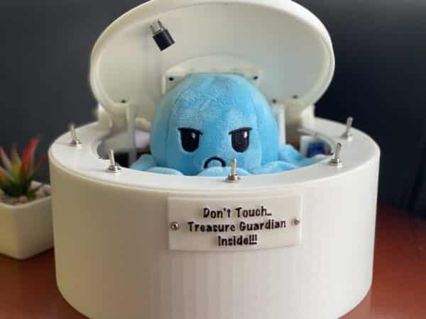 DON'T TOUCH!!! OCTOPUS TREASURE GUARDIAN INSIDE!!! : ROBOTSZU