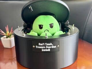 DON'T TOUCH!!! OCTOPUS TREASURE GUARDIAN INSIDE!!! BLACK EDITION : ROBOTSZU