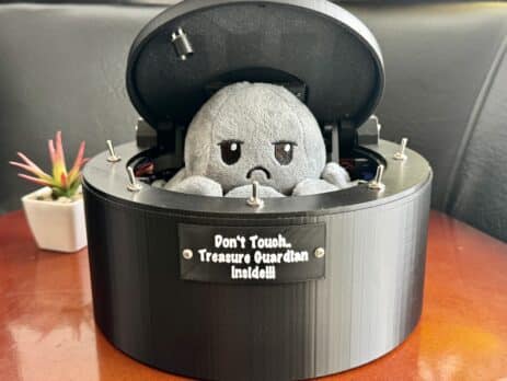 DON'T TOUCH!!! OCTOPUS TREASURE GUARDIAN INSIDE!!! BLACK EDITION : ROBOTSZU